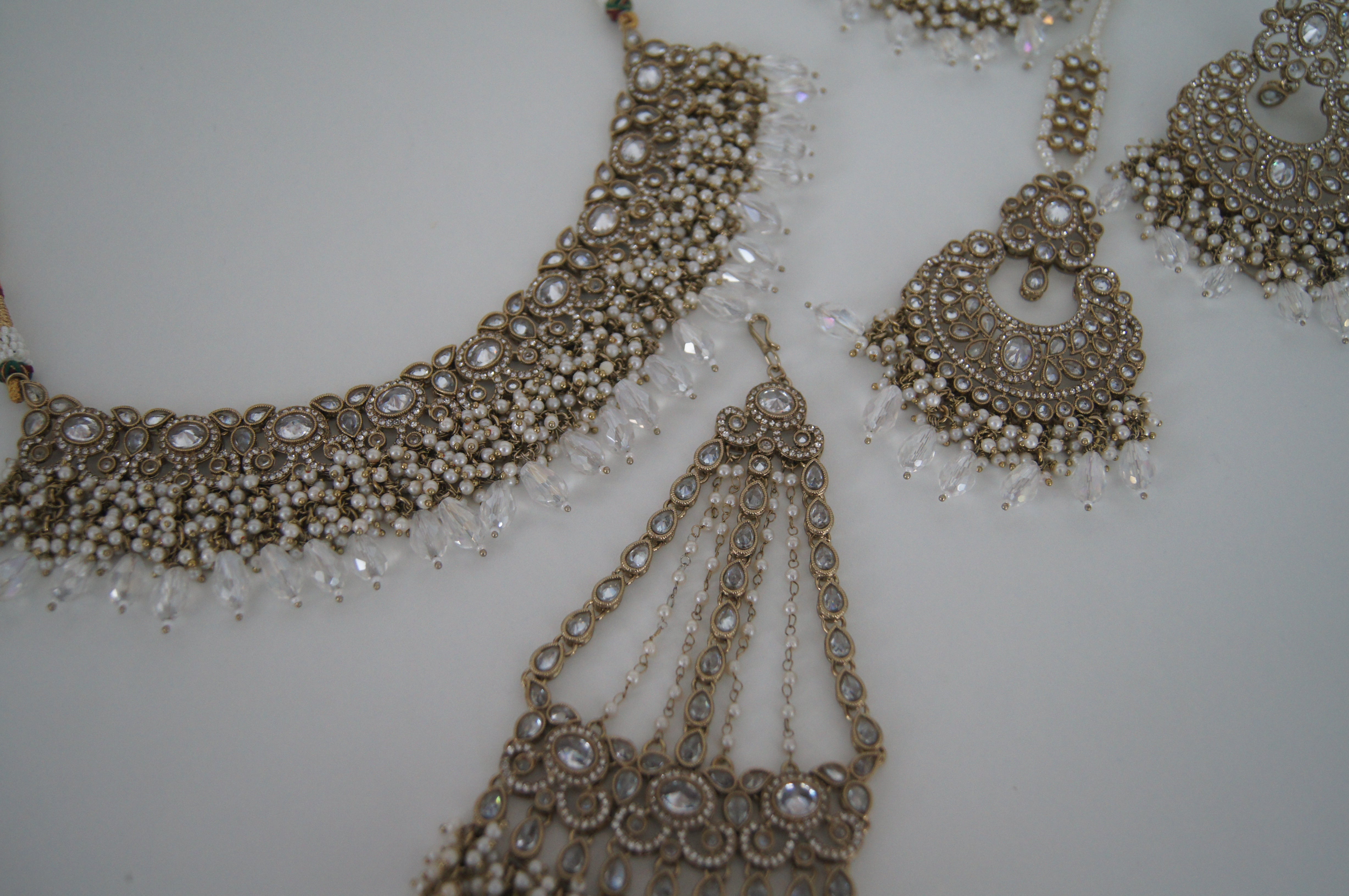 TAYBA - White Stone – Satrangi Gehne